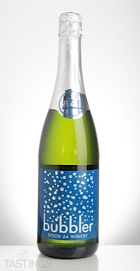 Door 44 NV White Hybrid Blend Bubbler Wisconsin USA Wine Review | Tastings